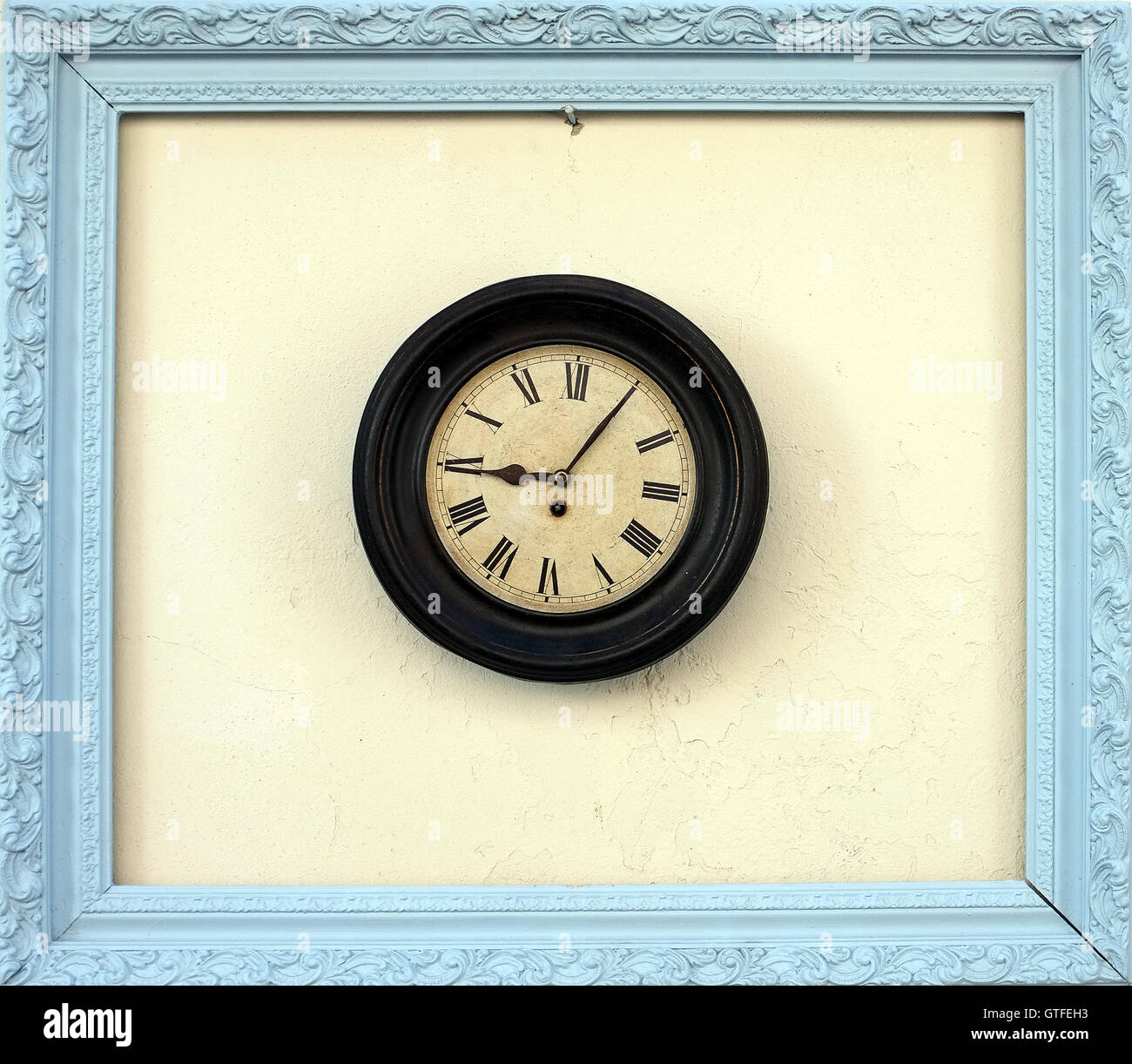 Antique wall clock hi-res stock photography and images - Alamy
