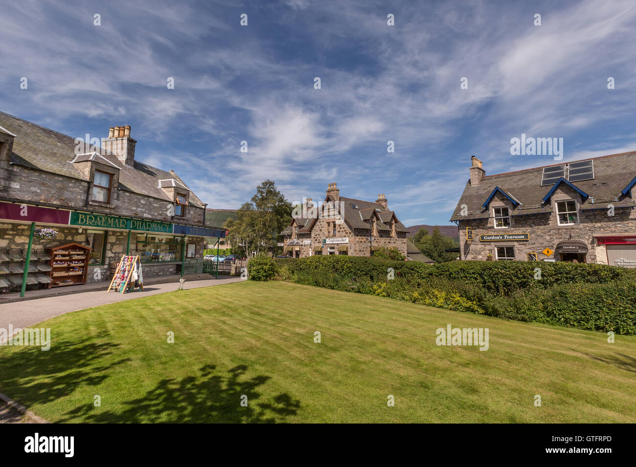 Braemar scotland village hi-res stock photography and images - Alamy