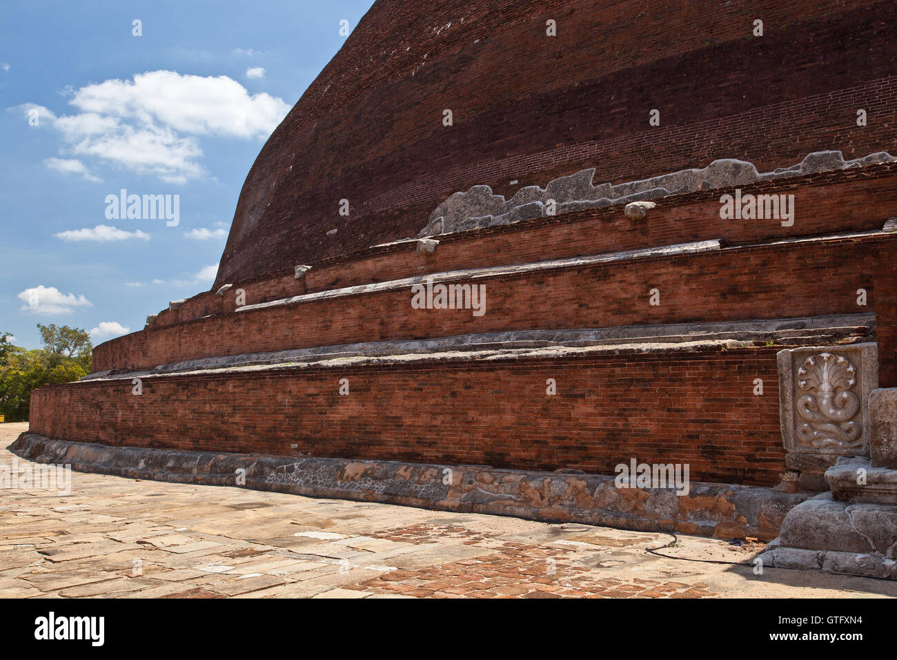 Abhayagiri Stupa, Anuradhapura, Sri Lanka Stock Photo - Alamy