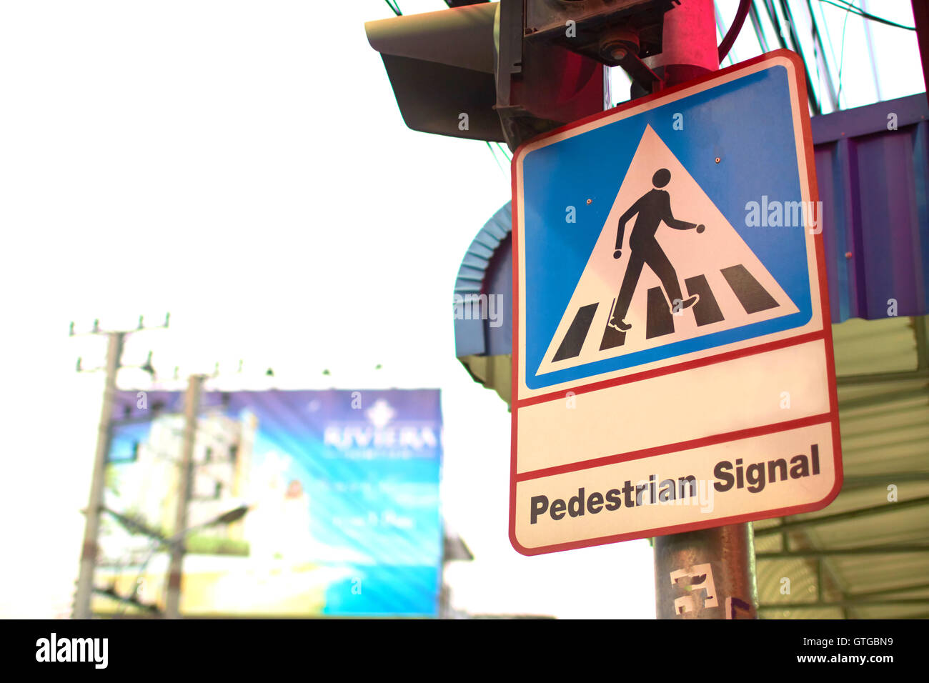 pedestrian crossing sign Stock Photo - Alamy