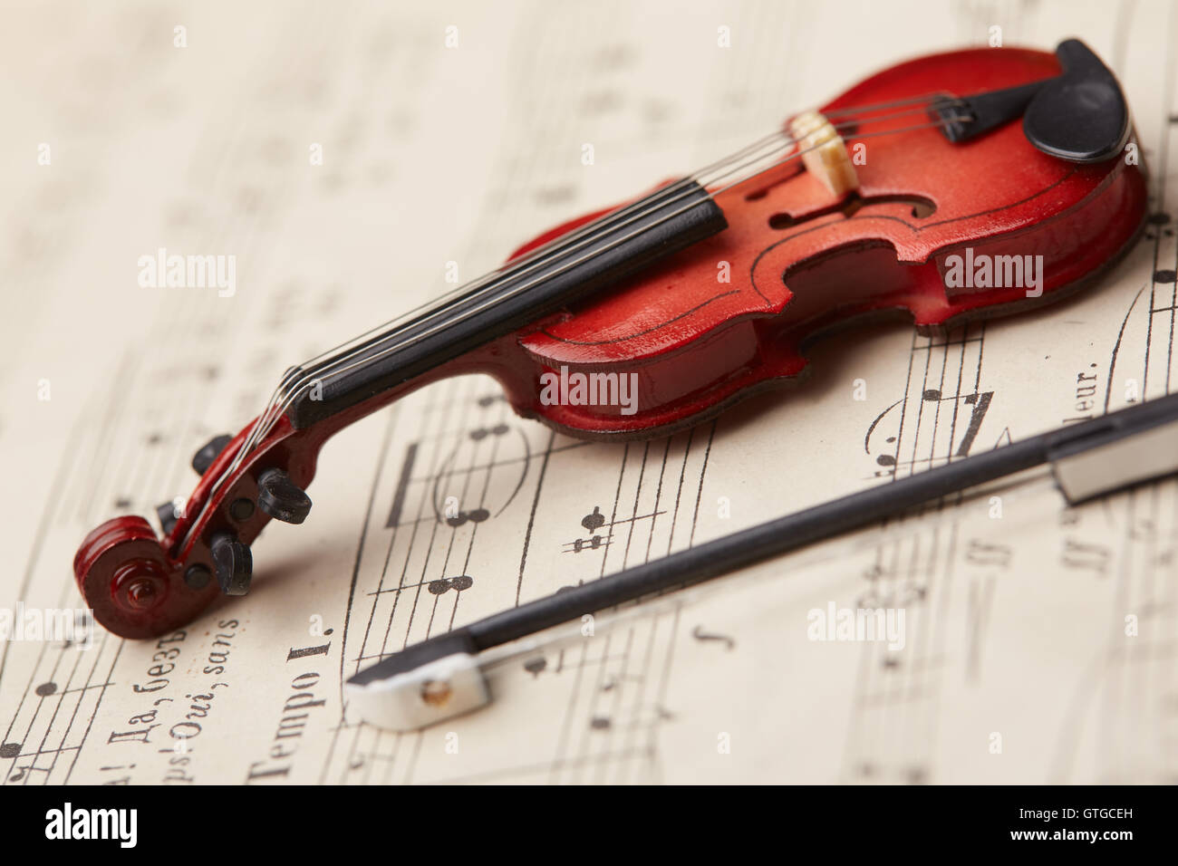 violin on of notes background Stock Photo - Alamy