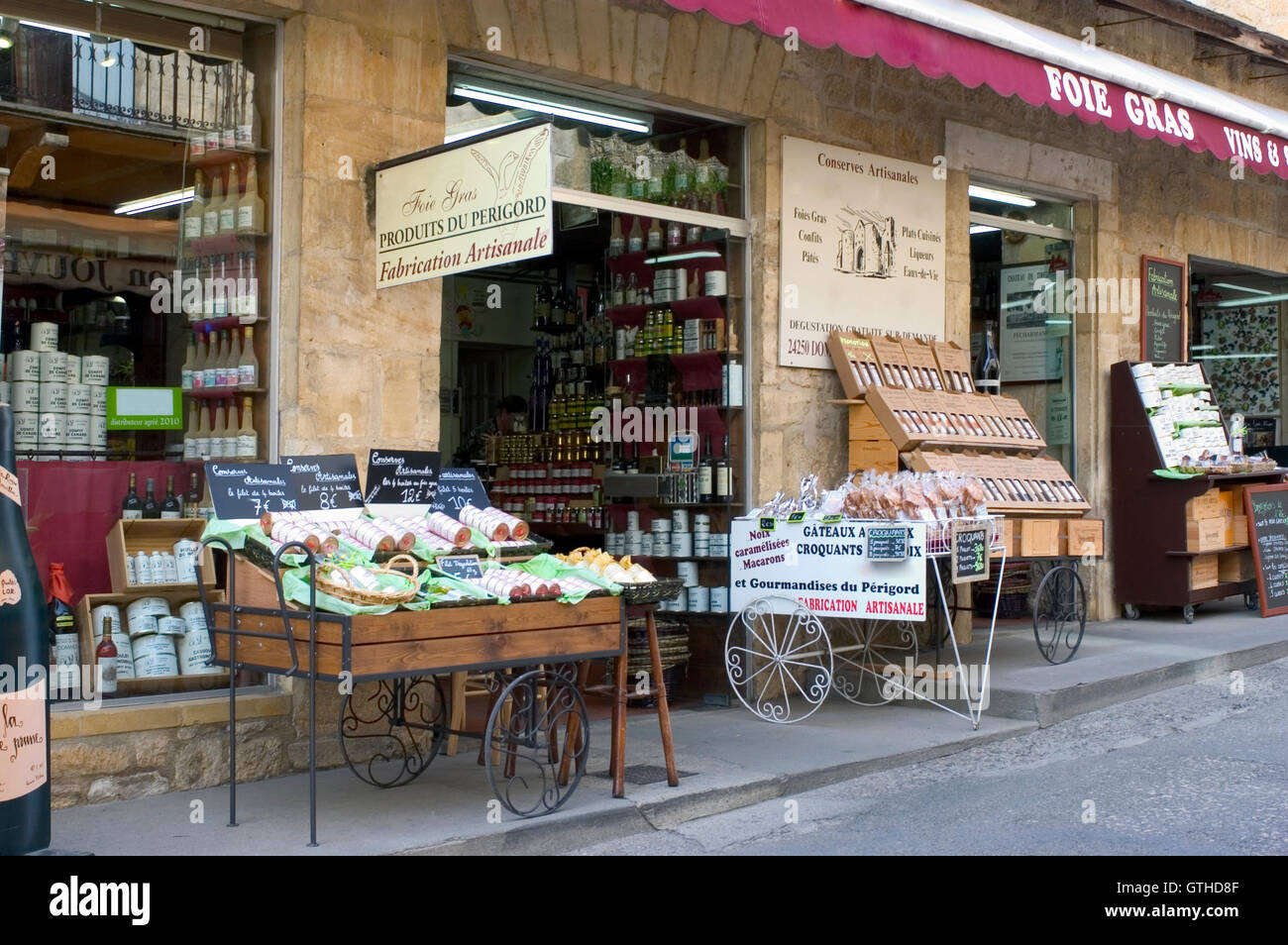 shop selling regional produce in the village of Domme in Perigord ...