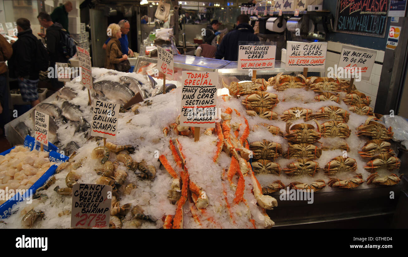 Seattle fish market throw hi-res stock photography and images - Alamy