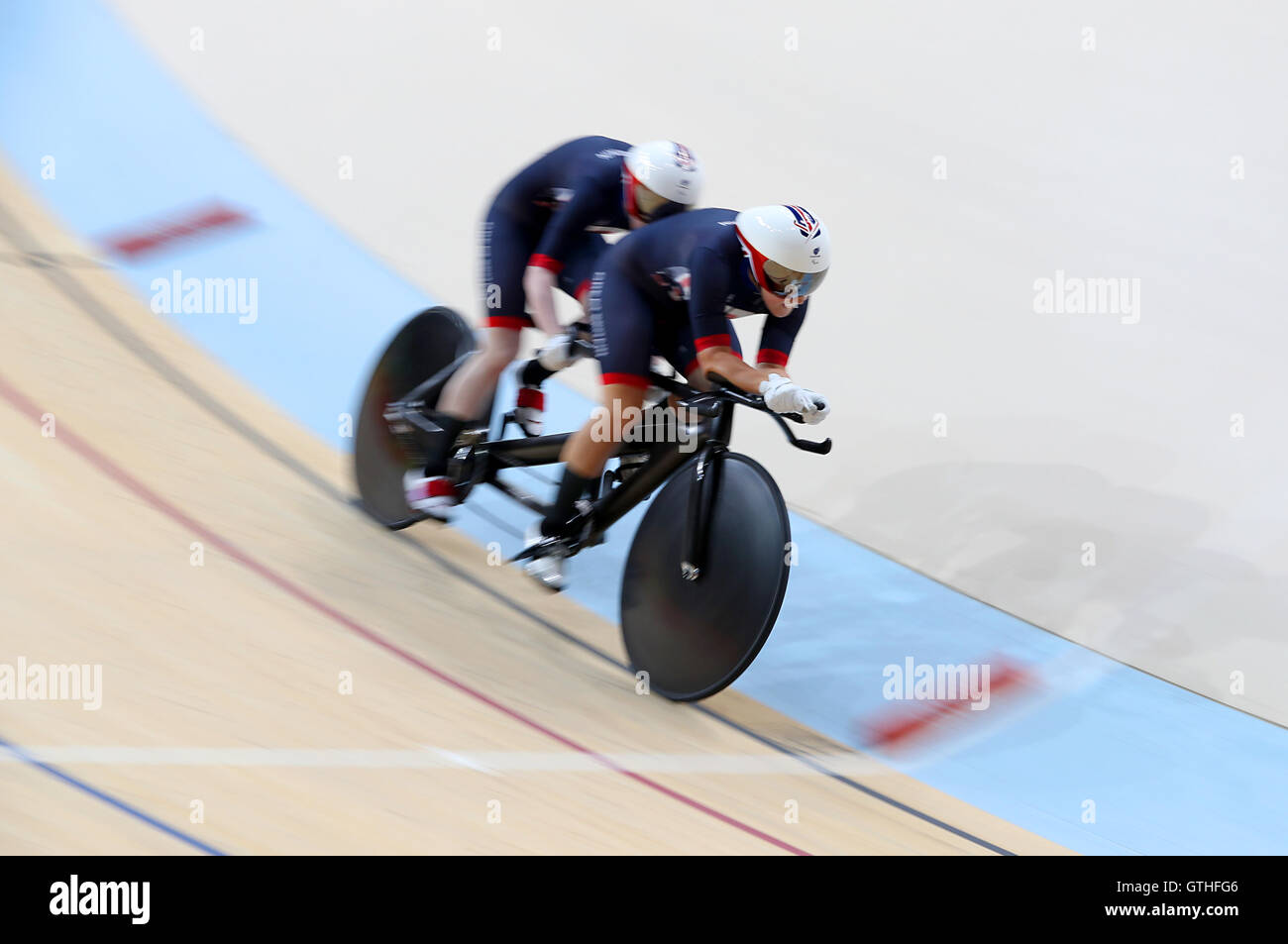 Great Britain's Sophie Thornhill and Helen Scott compete in the Women's ...