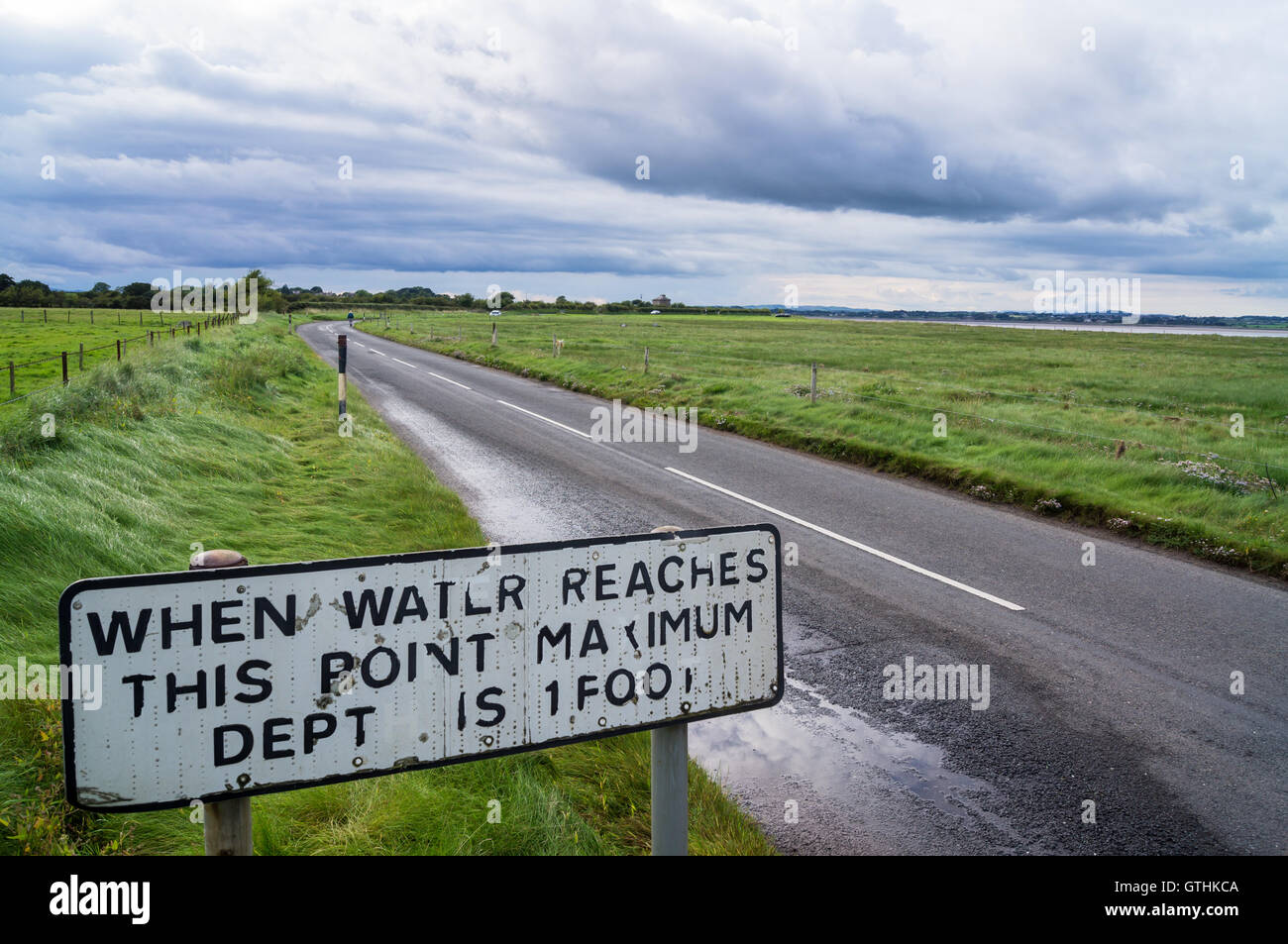 Flood warning sign hi-res stock photography and images - Alamy