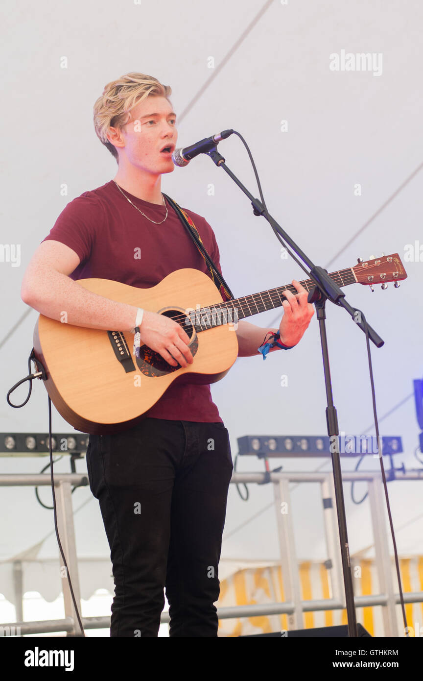 Harry Young plays "The Freshly Squeezed" stage at Camper Calling, 26th ...