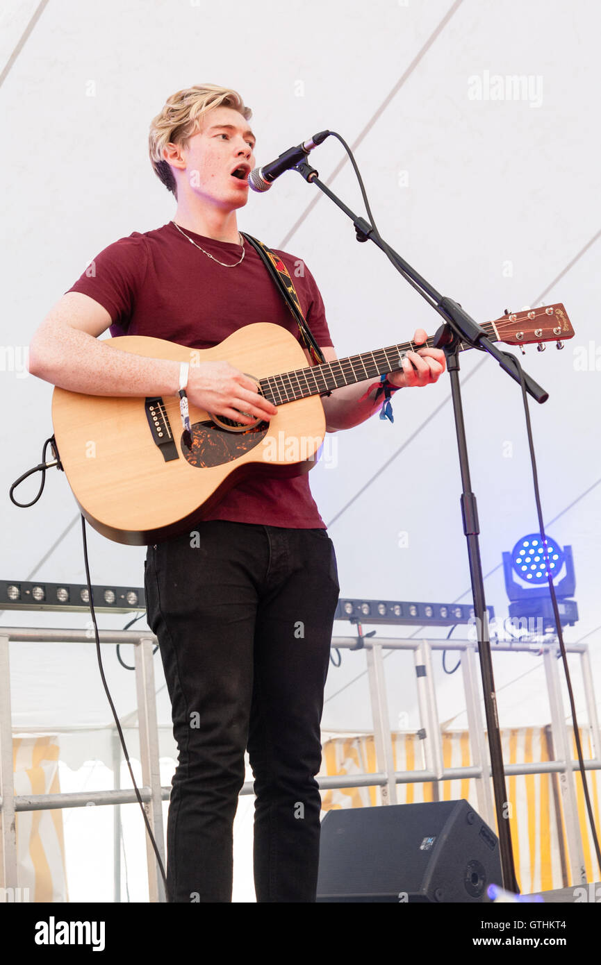 Harry Young plays "The Freshly Squeezed" stage at Camper Calling, 26th ...