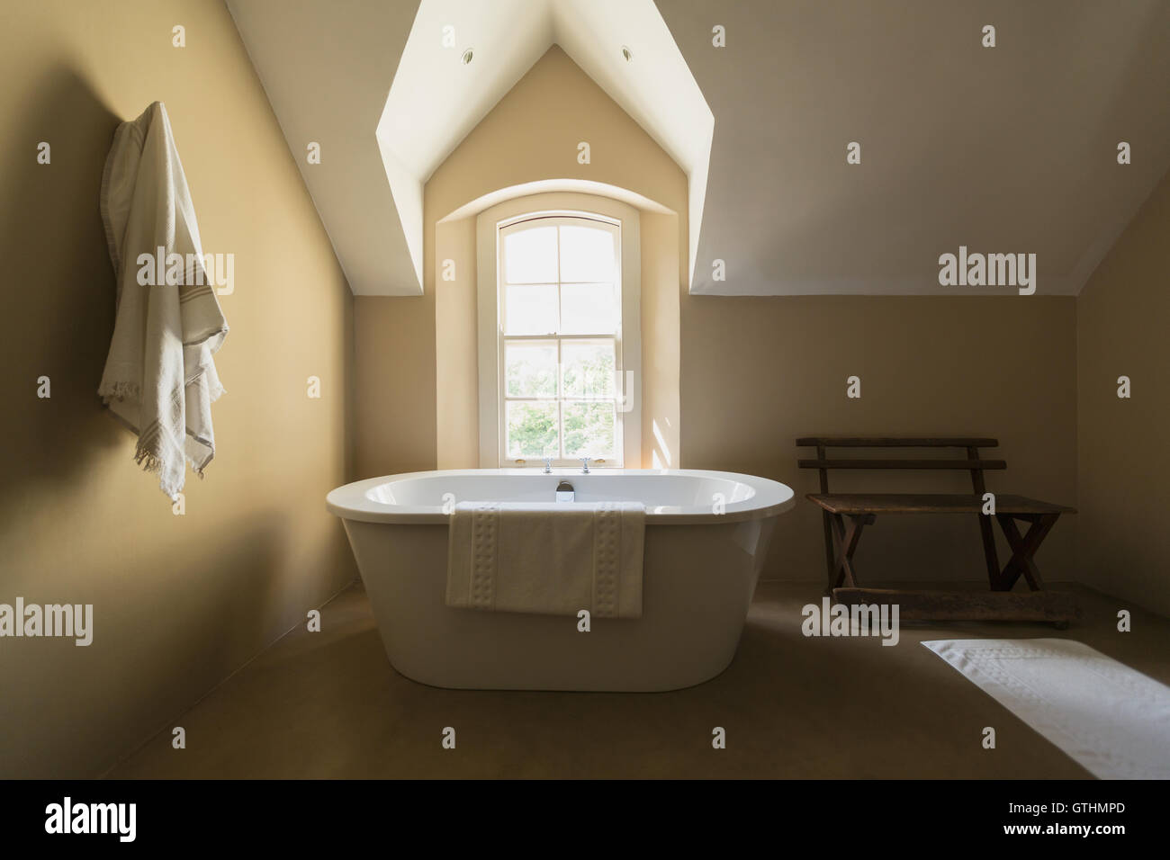 Vaulted window hi-res stock photography and images - Alamy