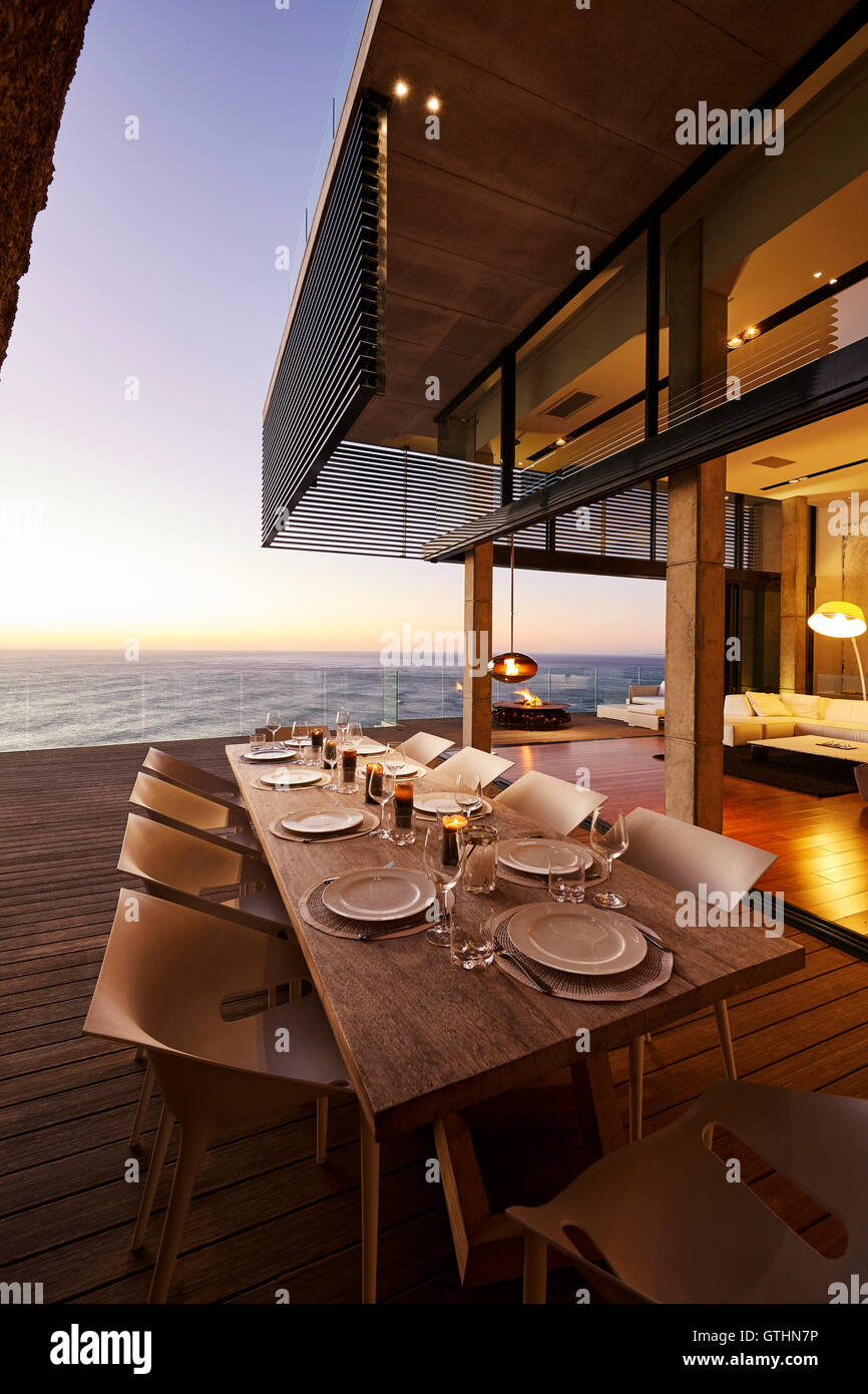 Table at sunset hi-res stock photography and images - Alamy