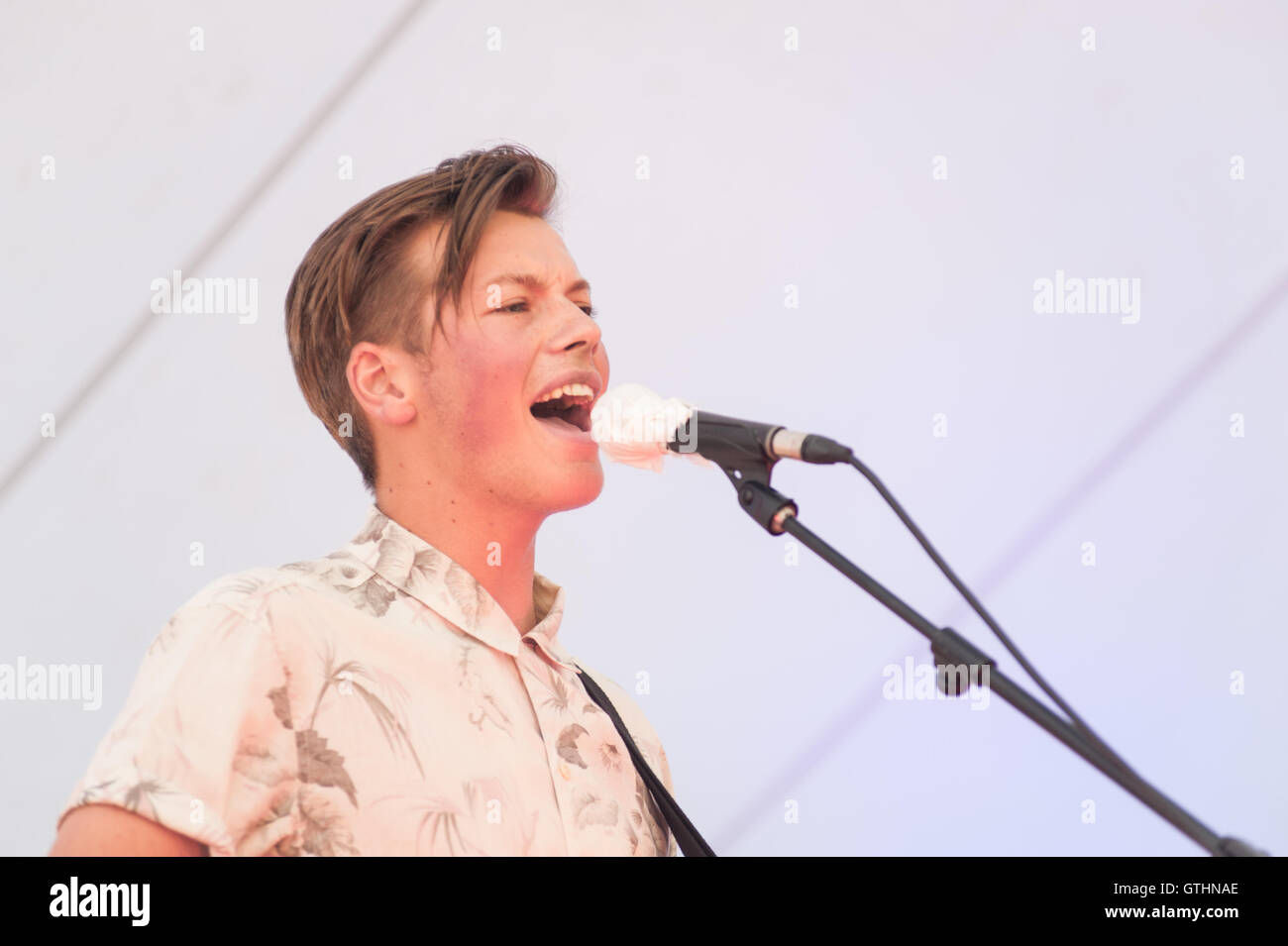 Taylor James Eary plays "The Freshly Squeezed Stage" at Camper Calling ...