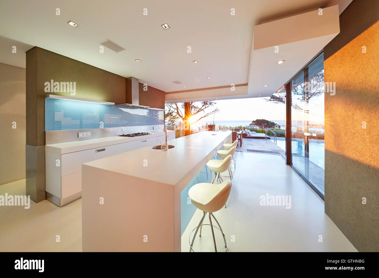Modern luxury home showcase kitchen Stock Photo - Alamy