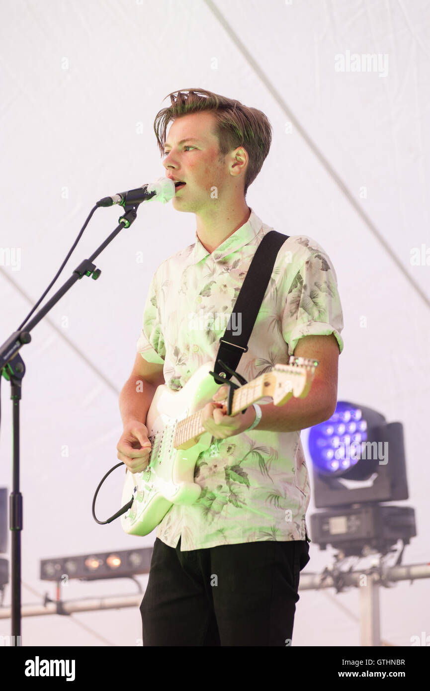 Taylor James Eary plays "The Freshly Squeezed Stage" at Camper Calling ...