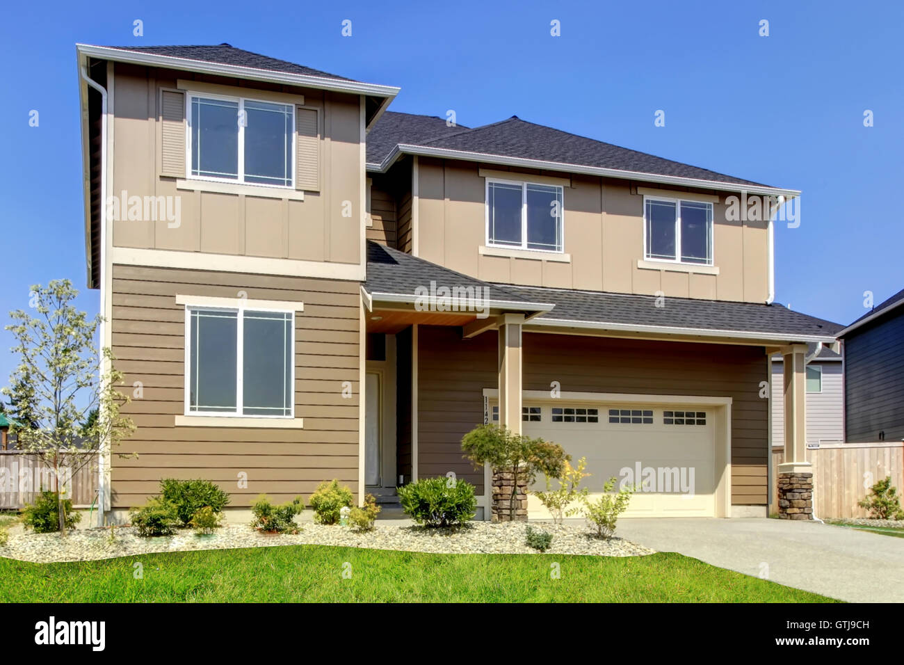 New American home exterior Stock Photo - Alamy
