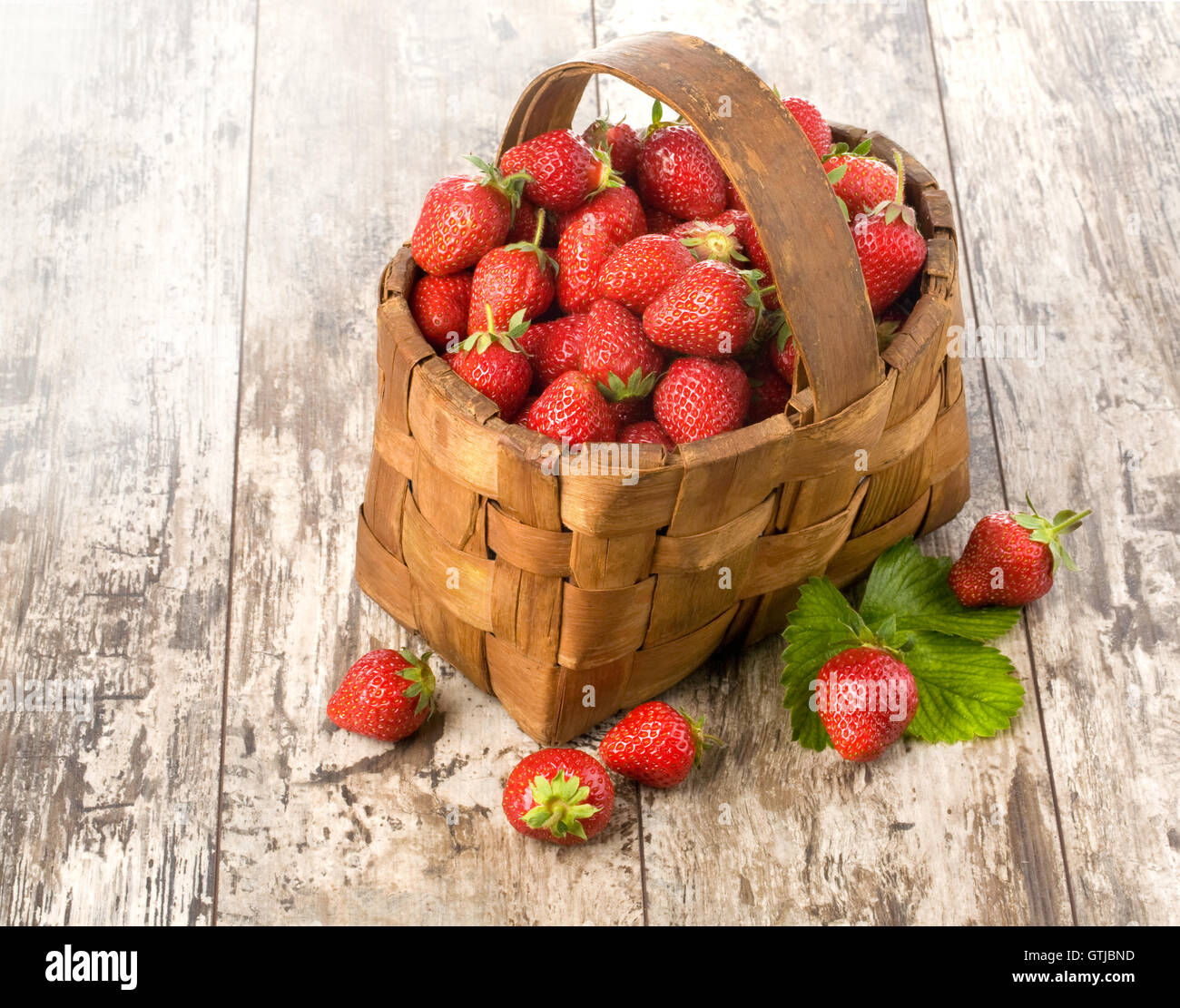 basket of strawberries Stock Photo - Alamy