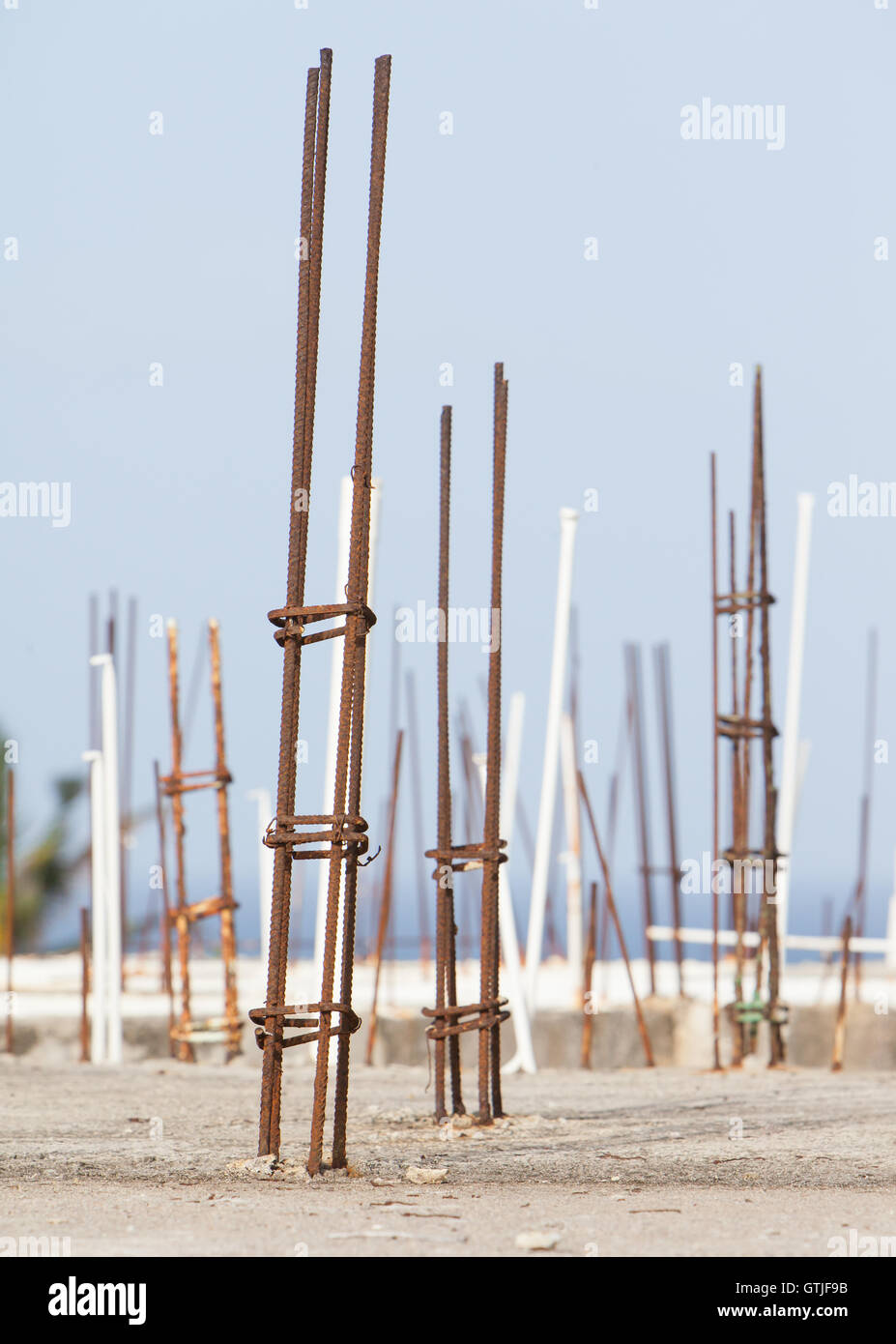 Steel rod or bar used to reinforce concrete Stock Photo - Alamy