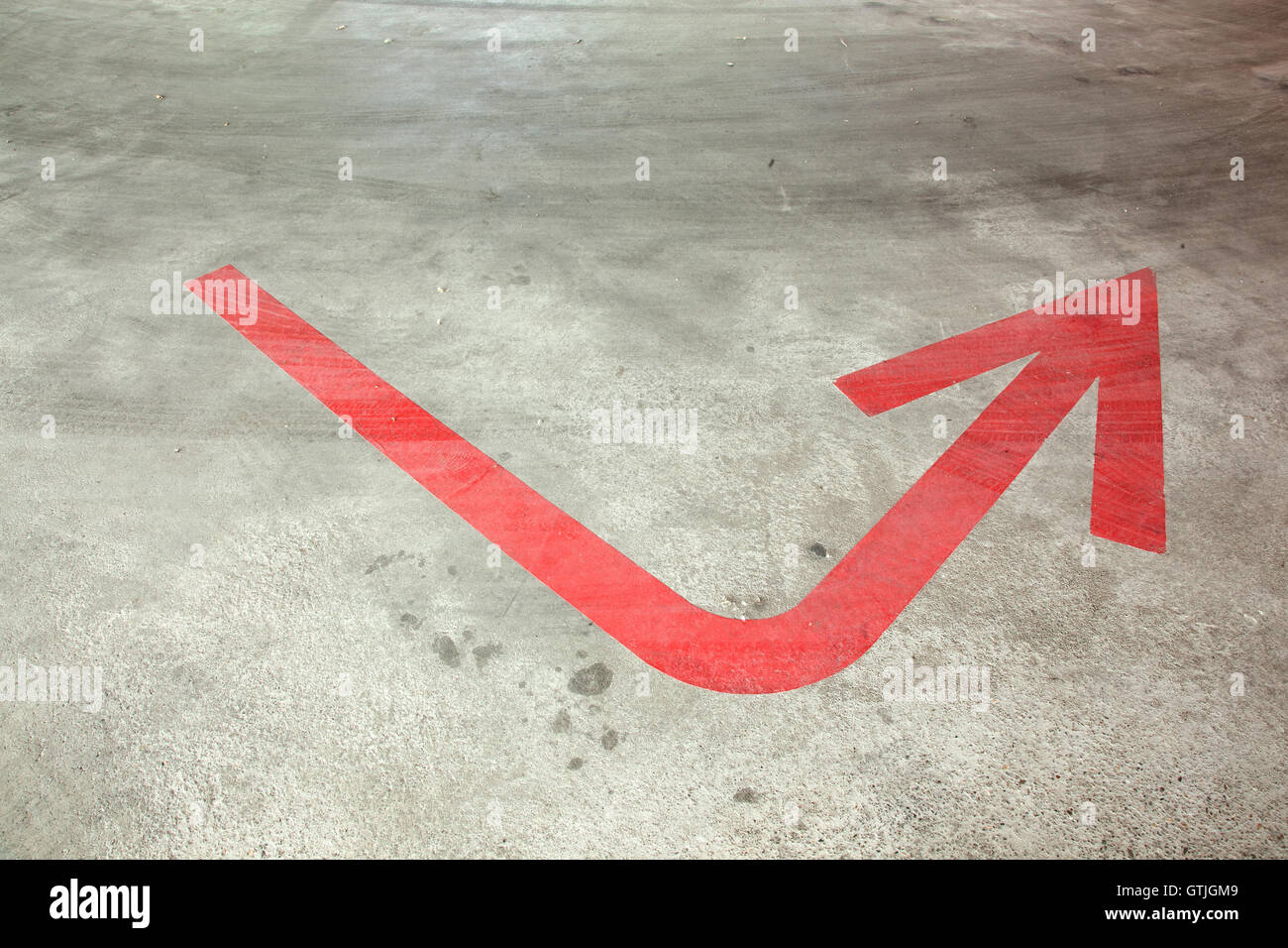 red arrow on the floor of parking Stock Photo - Alamy