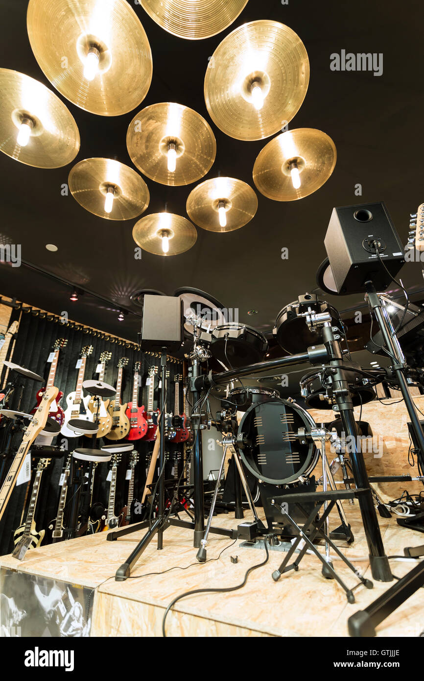 Guitar drum store hi-res stock photography and images - Alamy