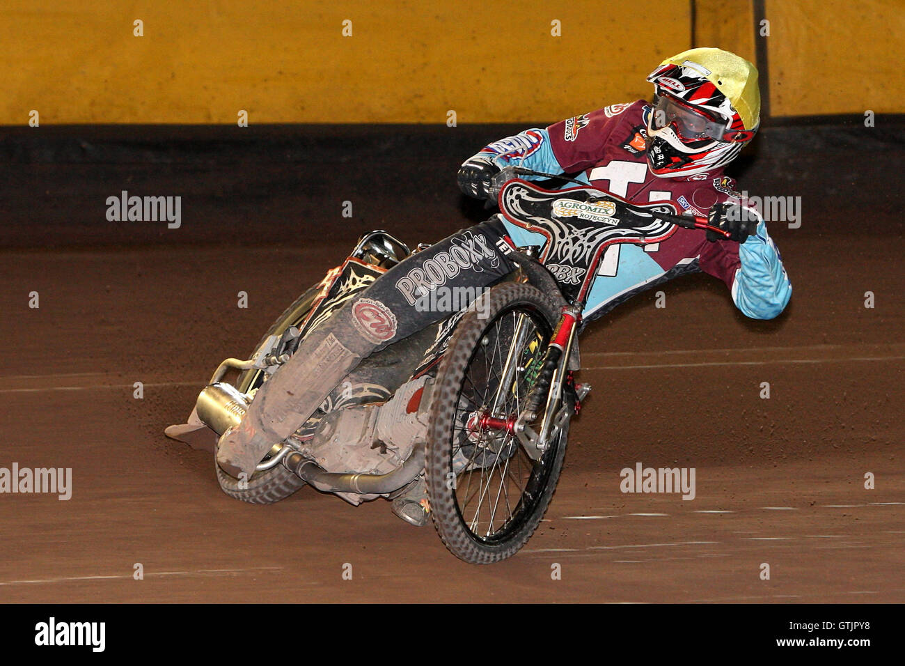 Adam Shields out on his own to win heat 11 - Coventry Bees vs Lakeside ...