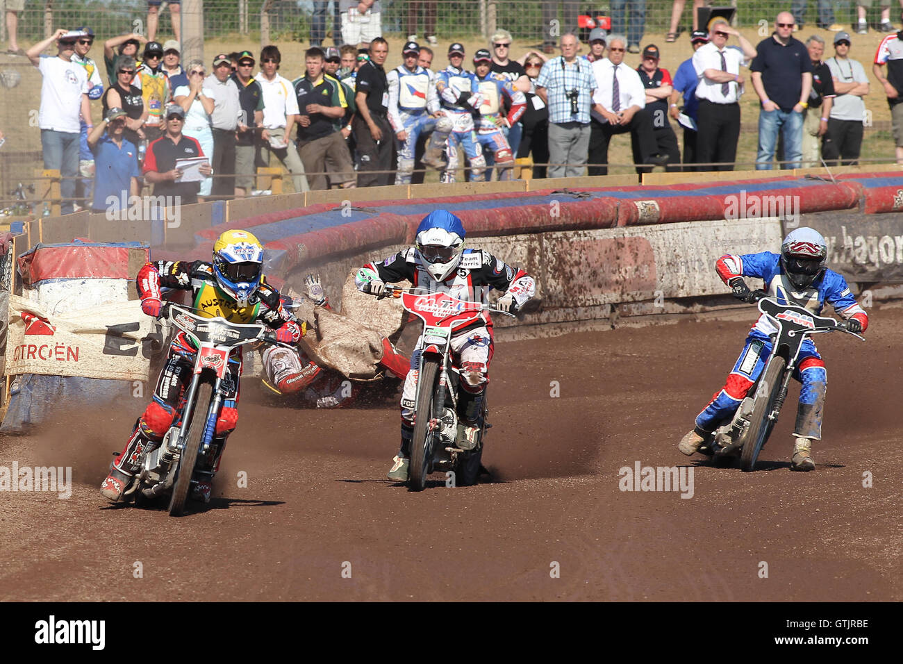Heat 6: Mikkel B Jensen (Denmark) crashes out behind Nick Morris ...