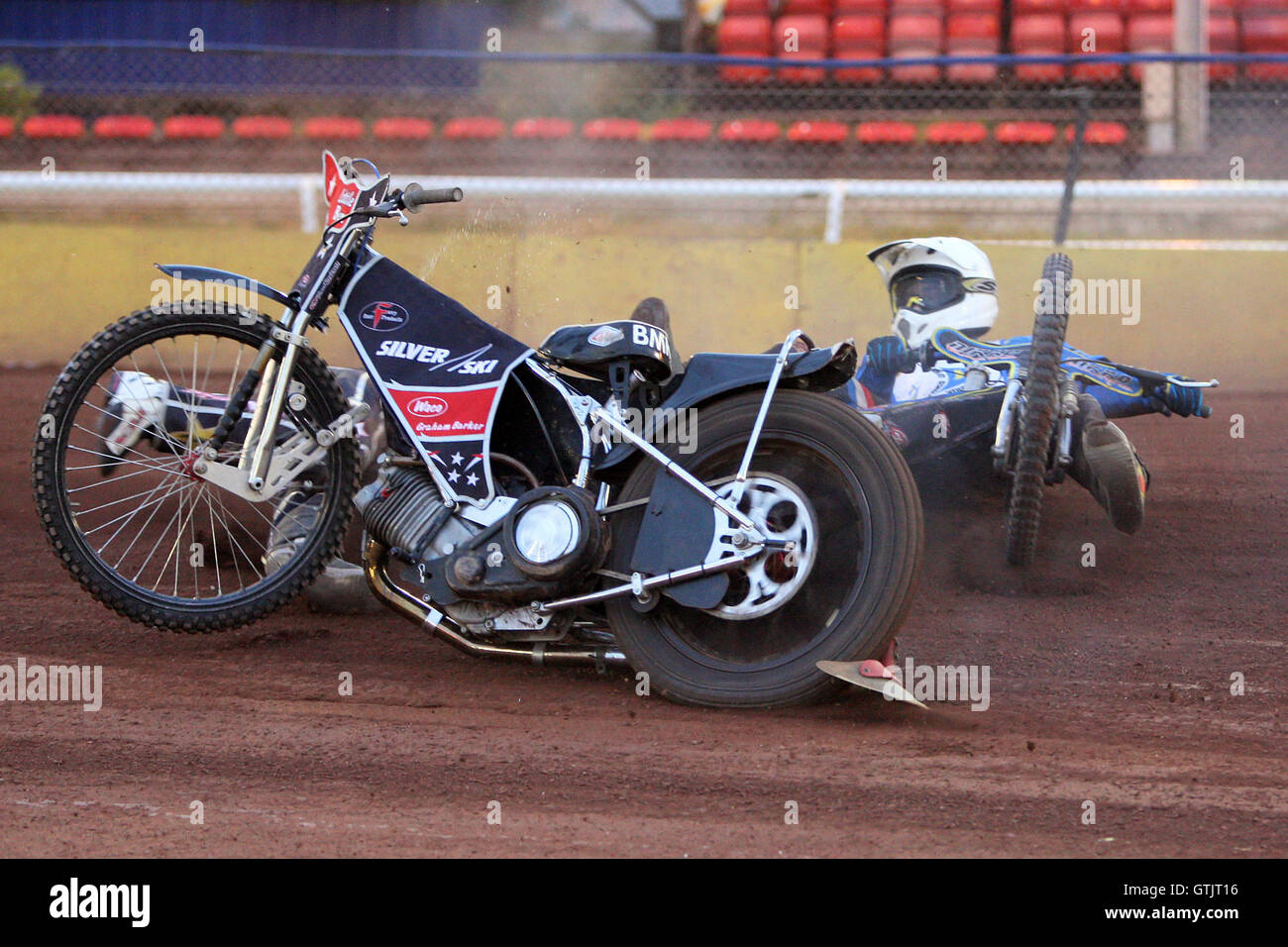 Heat 10: Ben Morley (blue) and Lewis Kerr crash out - Hackney Hawks vs ...
