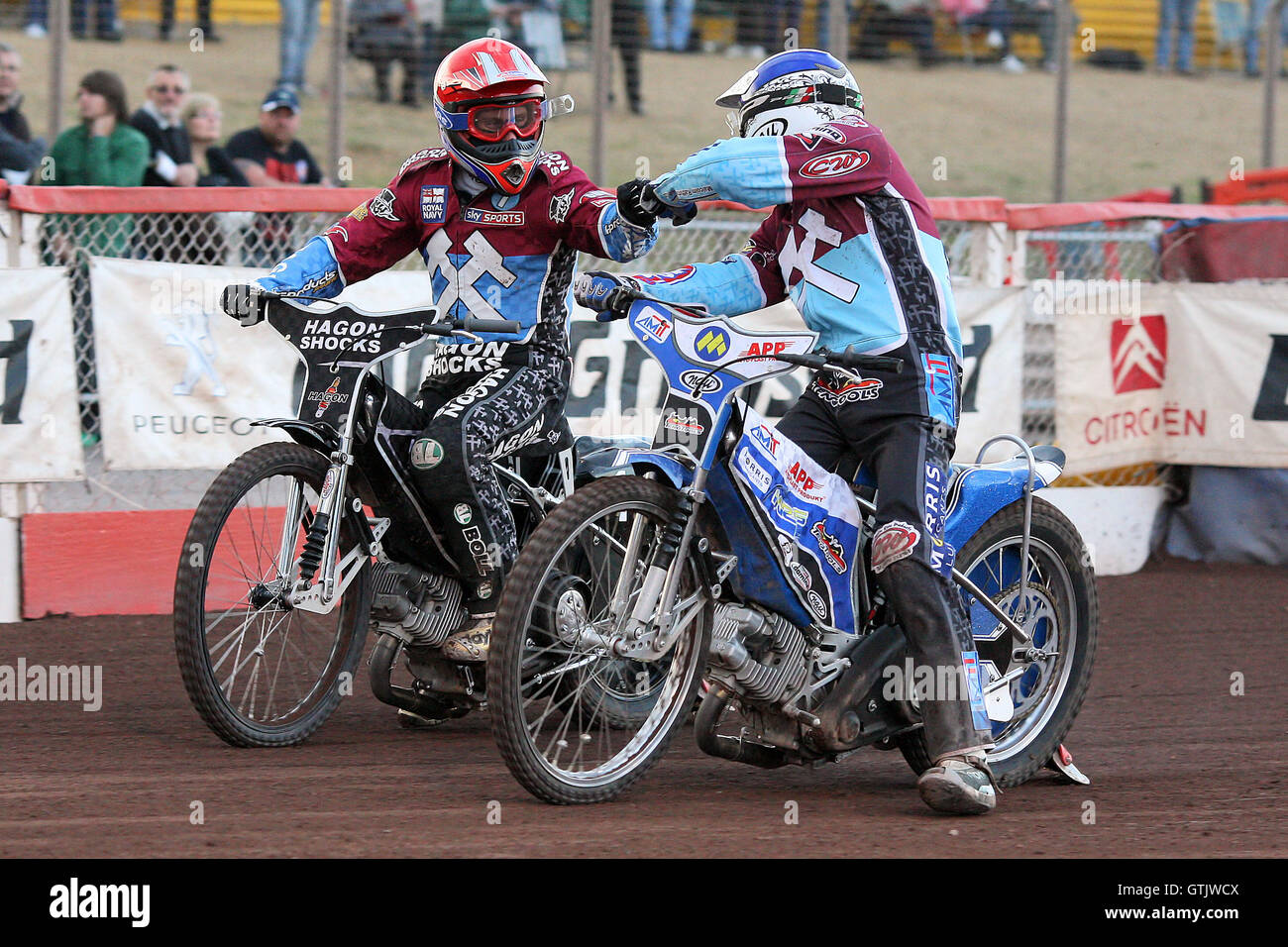 Heat 6: Piotr Swiderski and Lee Richardson (red) of Lakeside celebrate ...