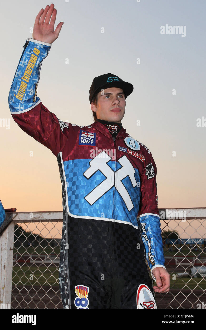 Kim Nilsson of Lakeside waves to the crowd - Lakeside Hammers vs ...