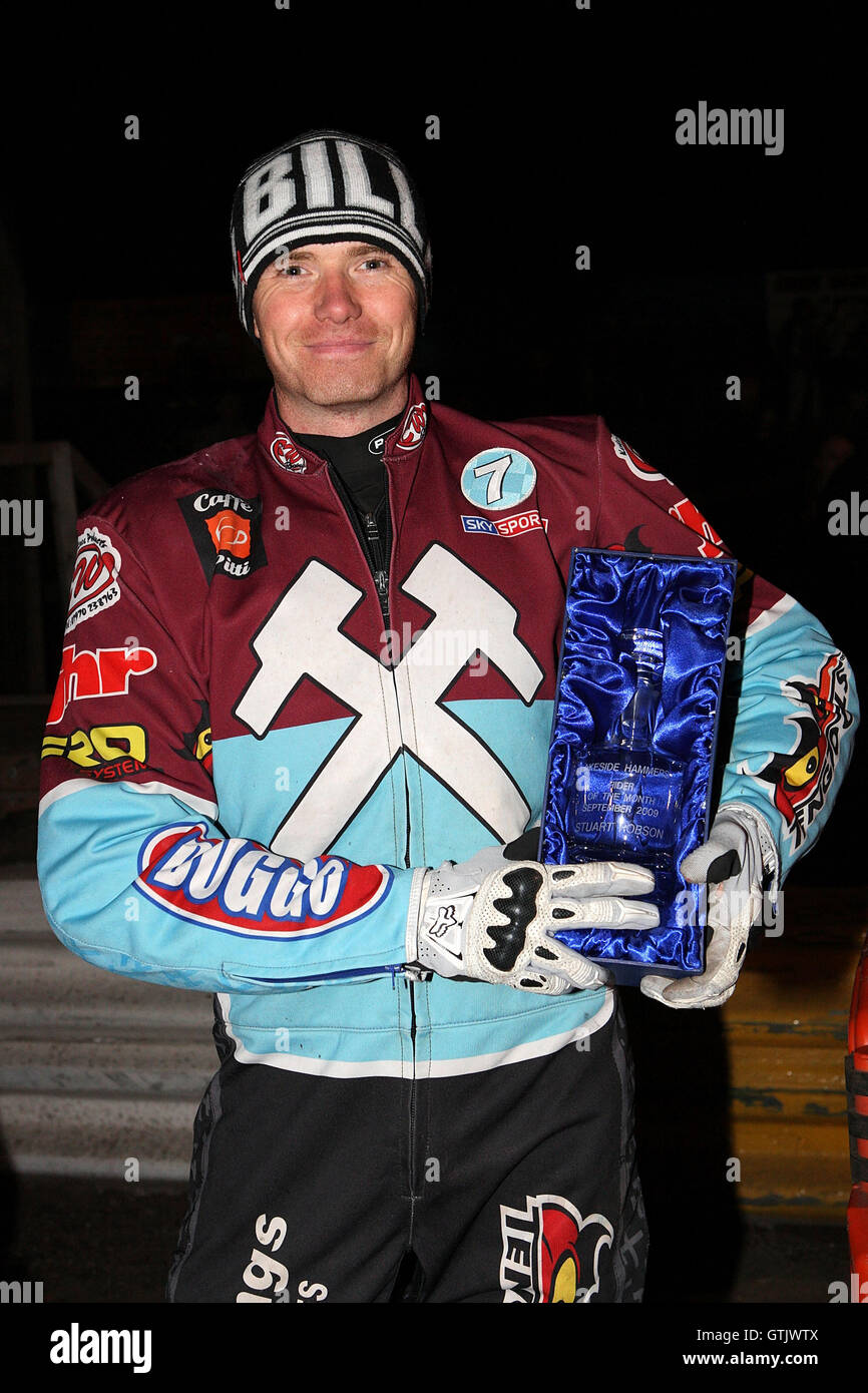Stuart Robson receives the Rider of the Month award - Lakeside Hammers ...