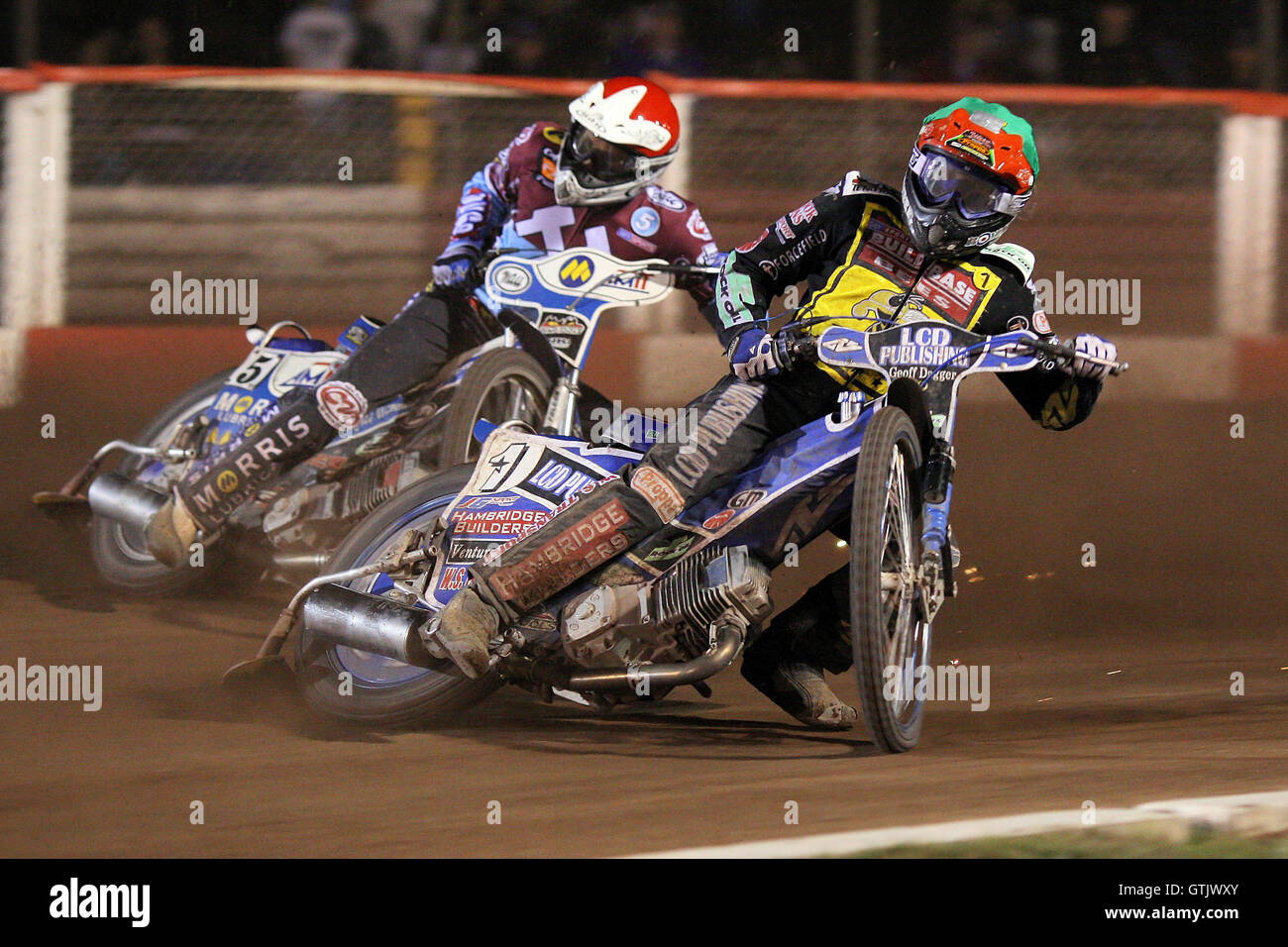 Heat 11: Piotr Swiderski (red) and Chris Harris - Lakeside Hammers vs ...