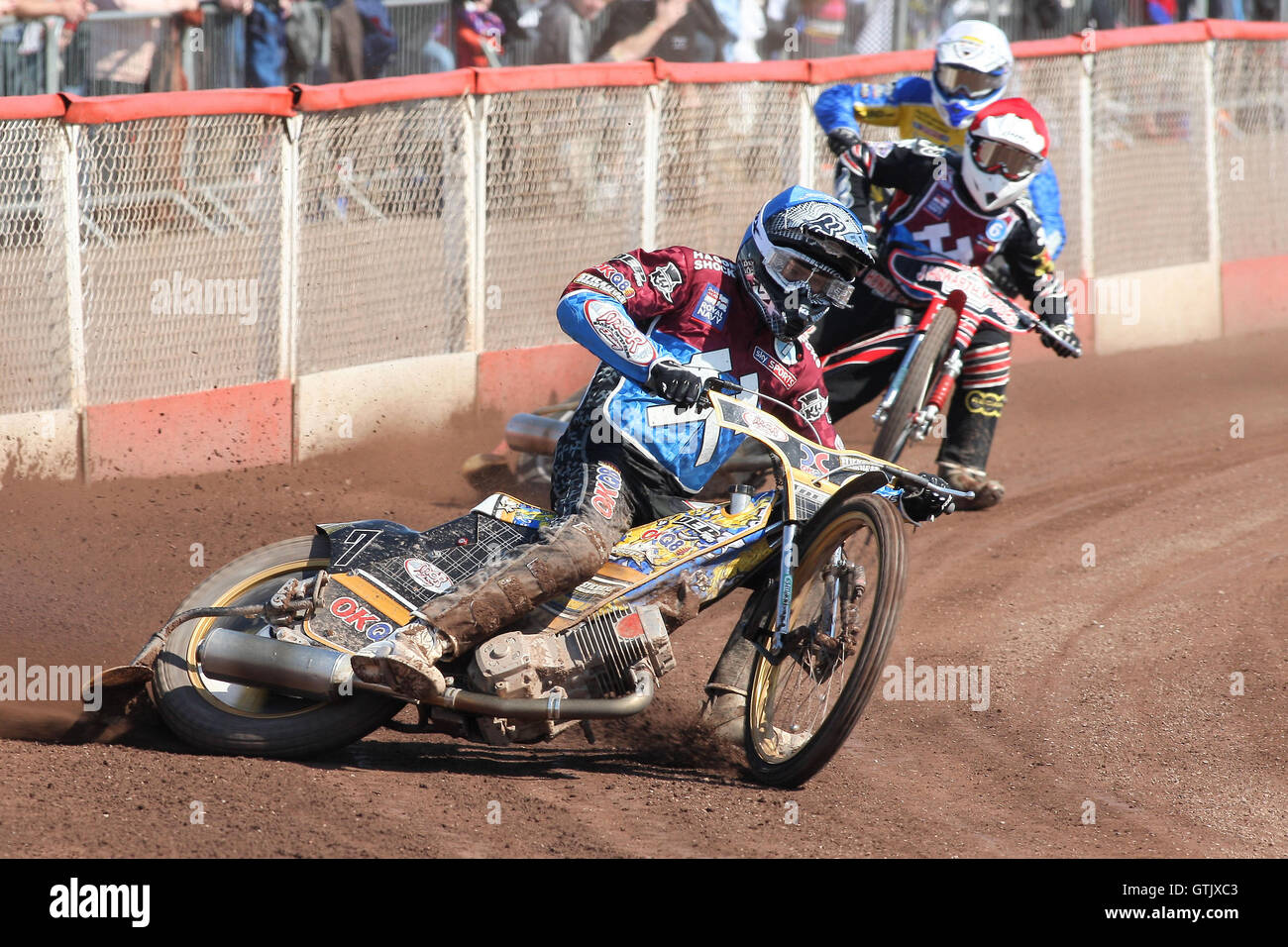 Heat 2: Kim Nilsson (blue) ahead of Kyle Howarth (red) and Denis ...
