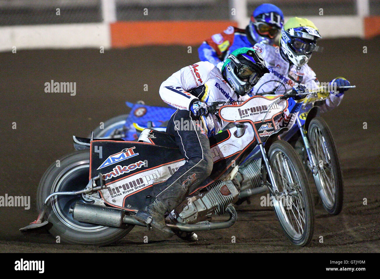 Heat 14: Piotr Swiderski (green) ahead of Tobias Kroner (yellow) and ...