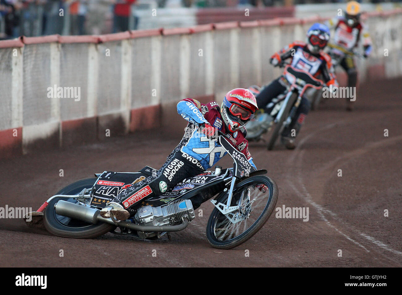 Heat 1: Lee Richardson (red), Ty Proctor (blue) and Magnus Karlsson ...