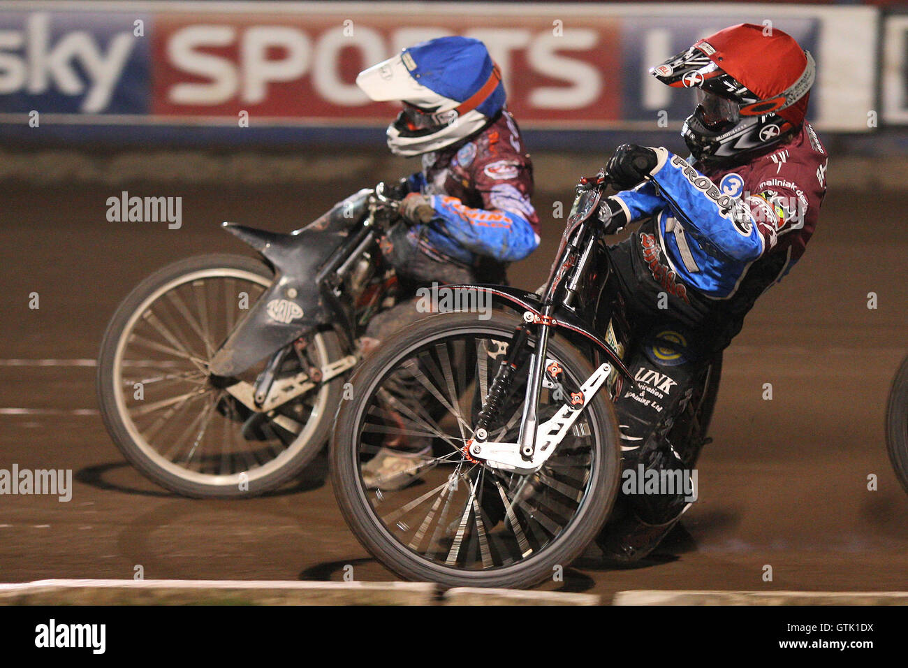 Heat 12: Adam Shields (red) and Kyle Legault on their way to a 5-1 ...