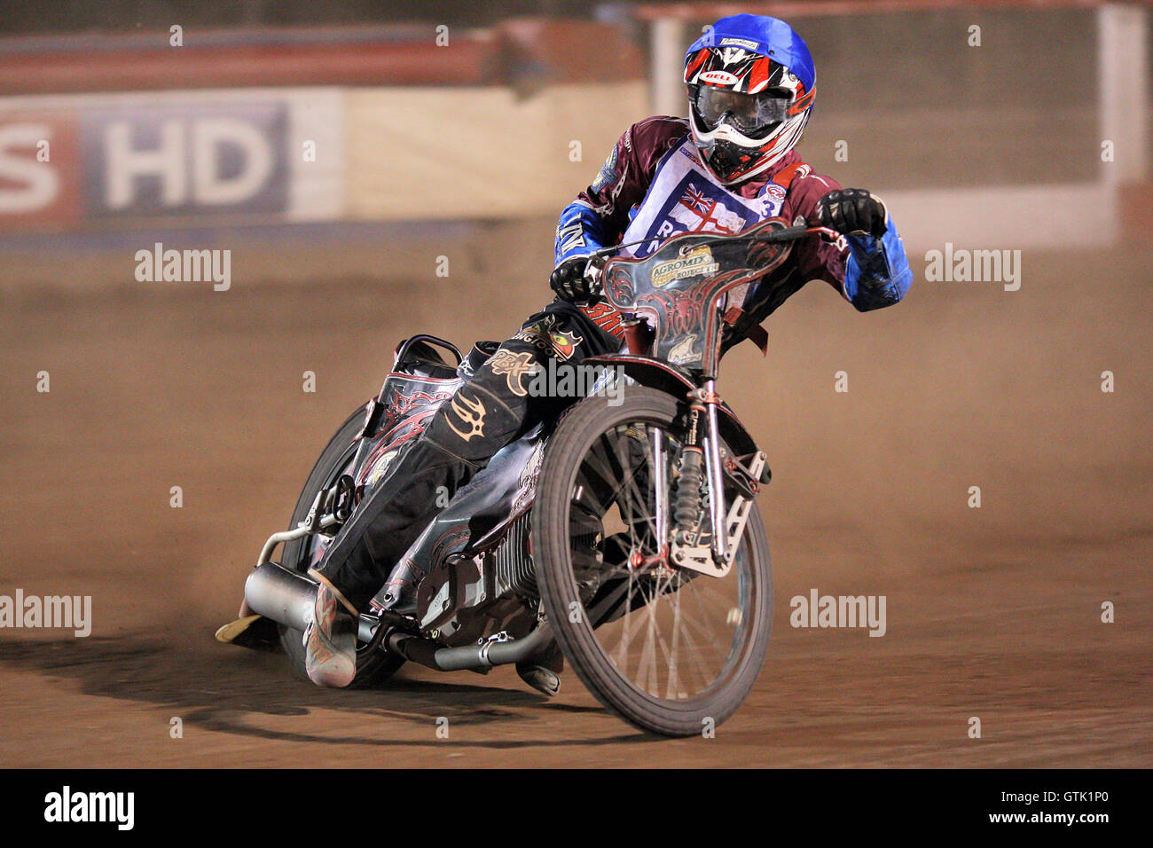 Heat 15: Adam Shields of Lakeside rides to gain the winning point ...