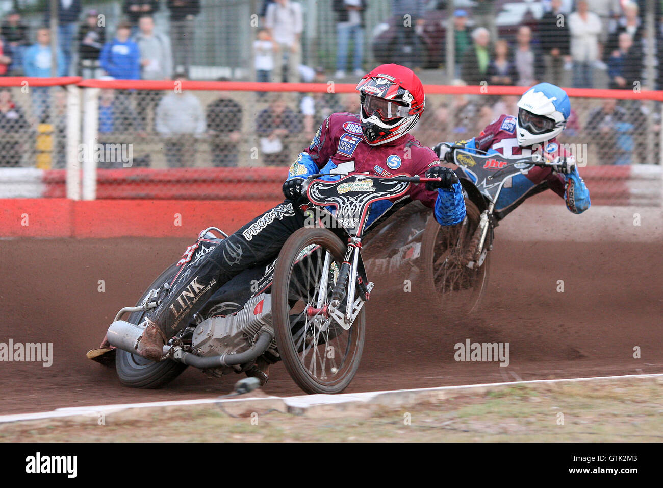 Heat 4 re-run: Adam Shields (red) ahead of Stuart Robson - Lakeside ...