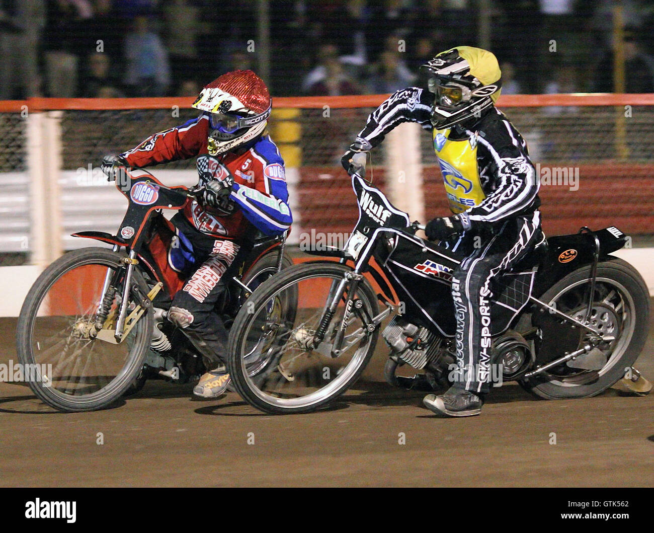 Heat 8 - Adam Shields (red) ahead of Shaun Tacey - Lakeside Hammers vs ...