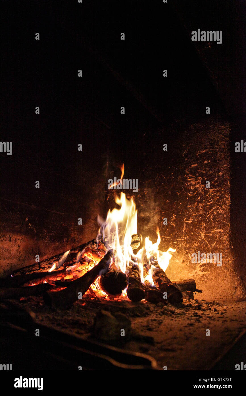 Open fireplace hi-res stock photography and images - Alamy