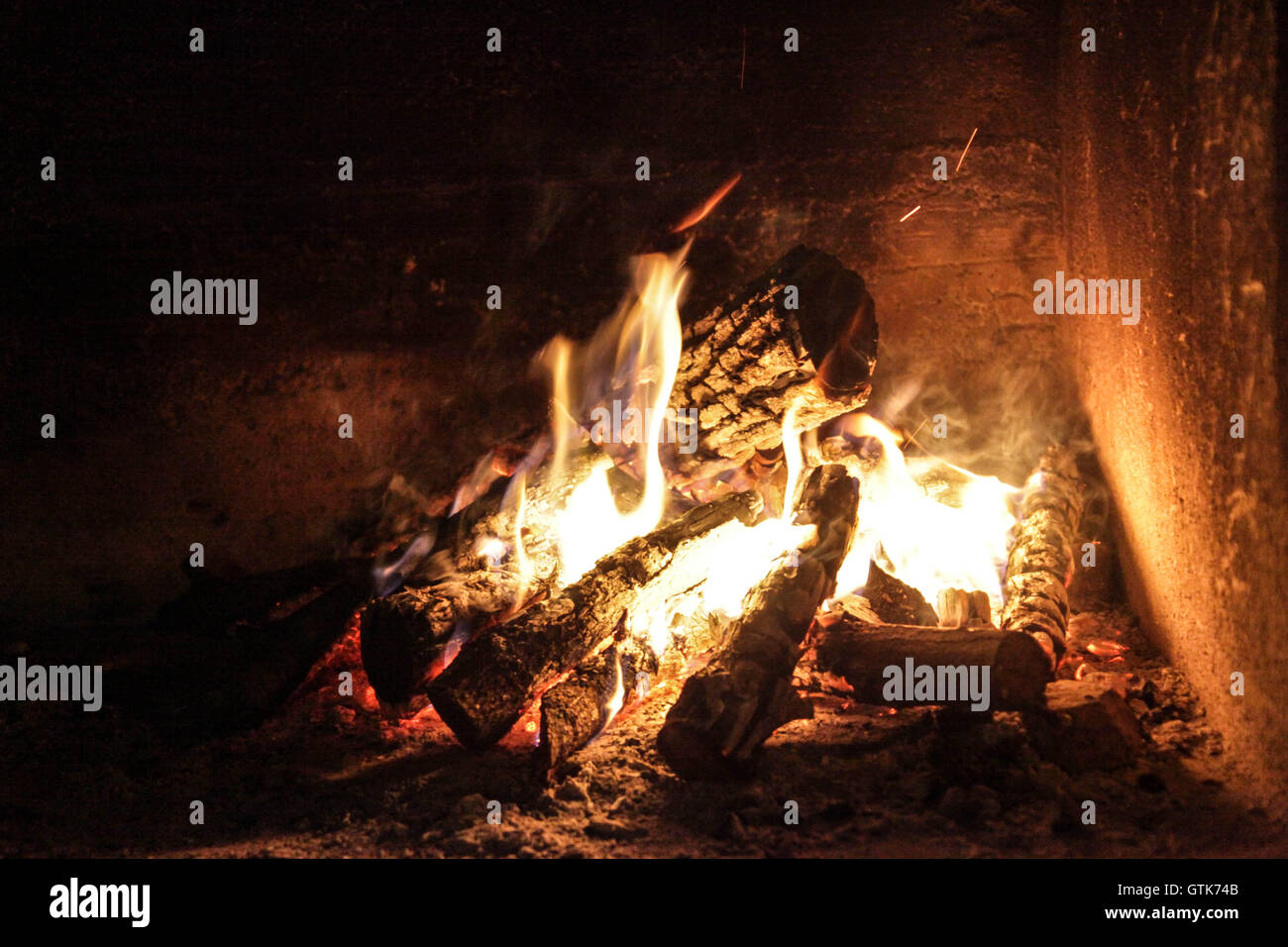 Burning open fire close up hi-res stock photography and images - Alamy