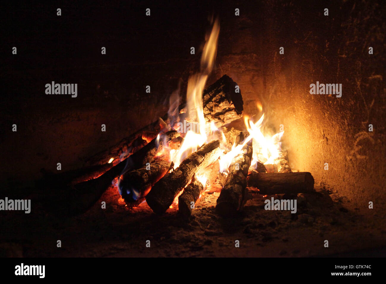 Open fireplace hi-res stock photography and images - Alamy