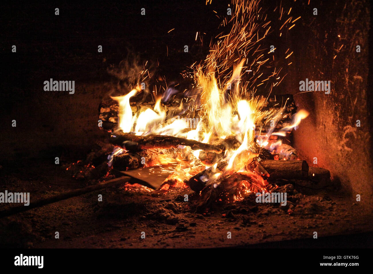Open fire in hi-res stock photography and images - Alamy
