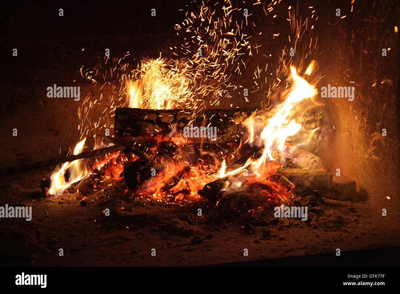 Open fireplace hi-res stock photography and images - Alamy