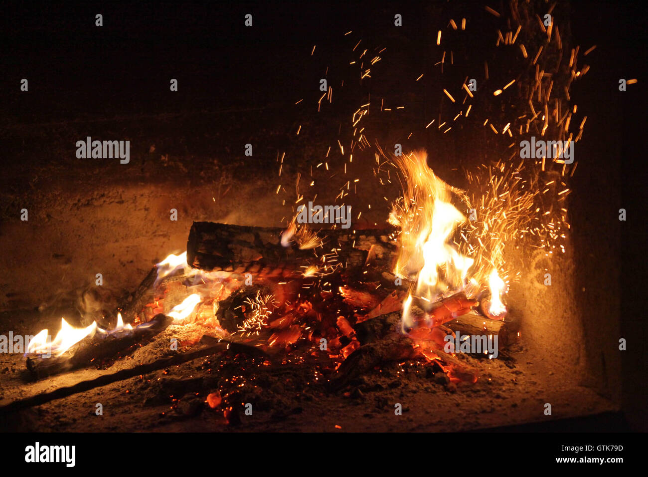 Ember fire hi-res stock photography and images - Alamy