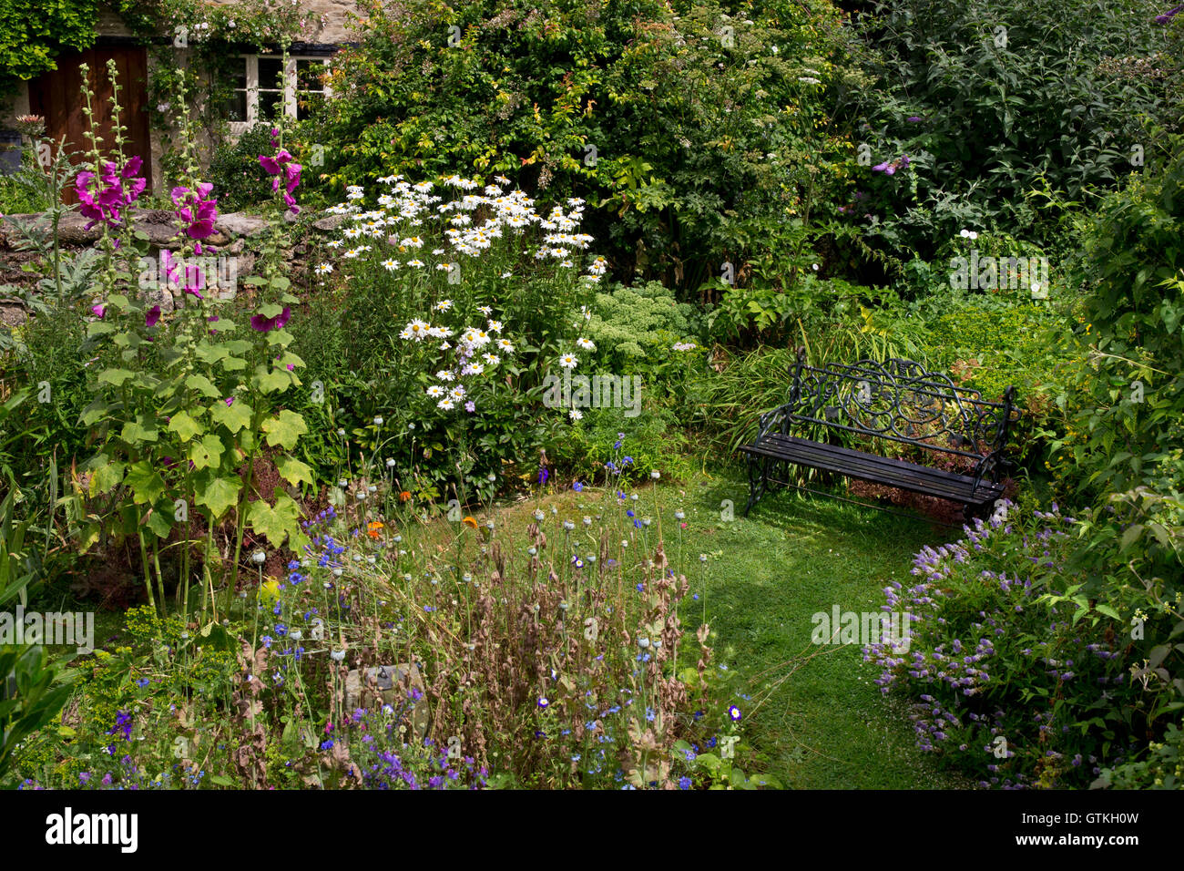 bench in English country garden,Beckley,Oxfordshire,England Stock Photo ...