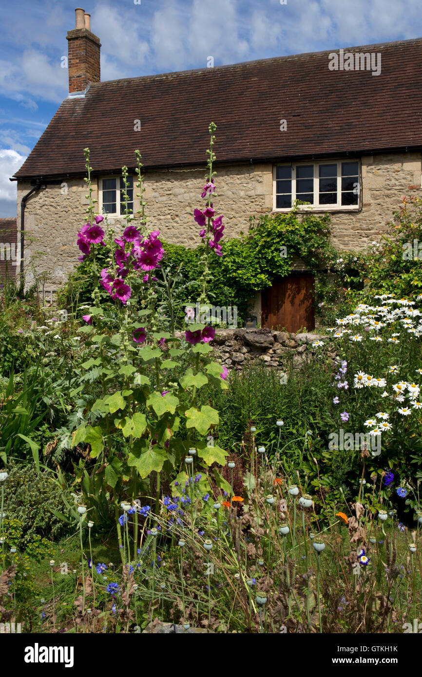 Oxfordshire garden village hi-res stock photography and images - Alamy