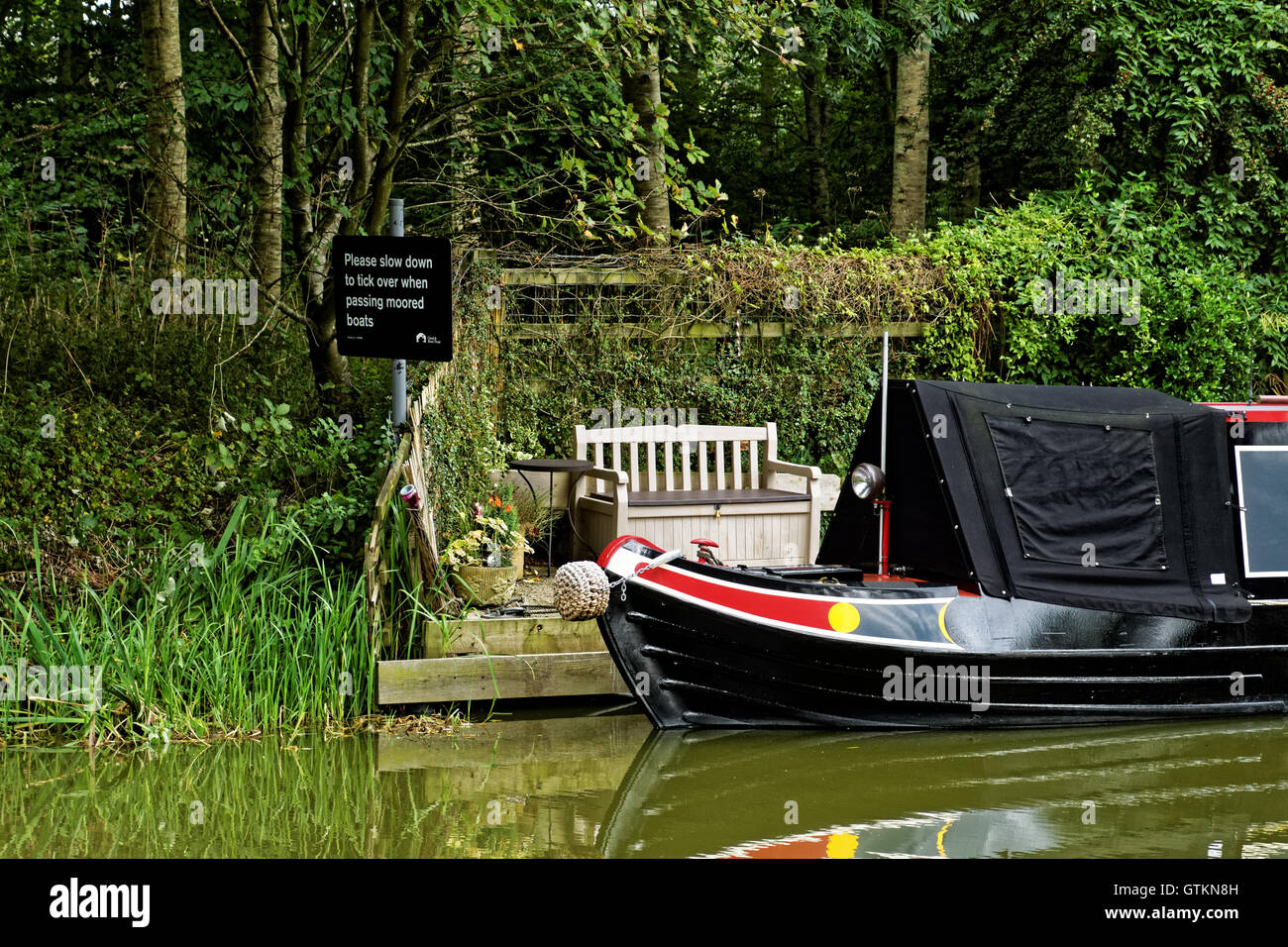 Narrowboat sign hi-res stock photography and images - Alamy