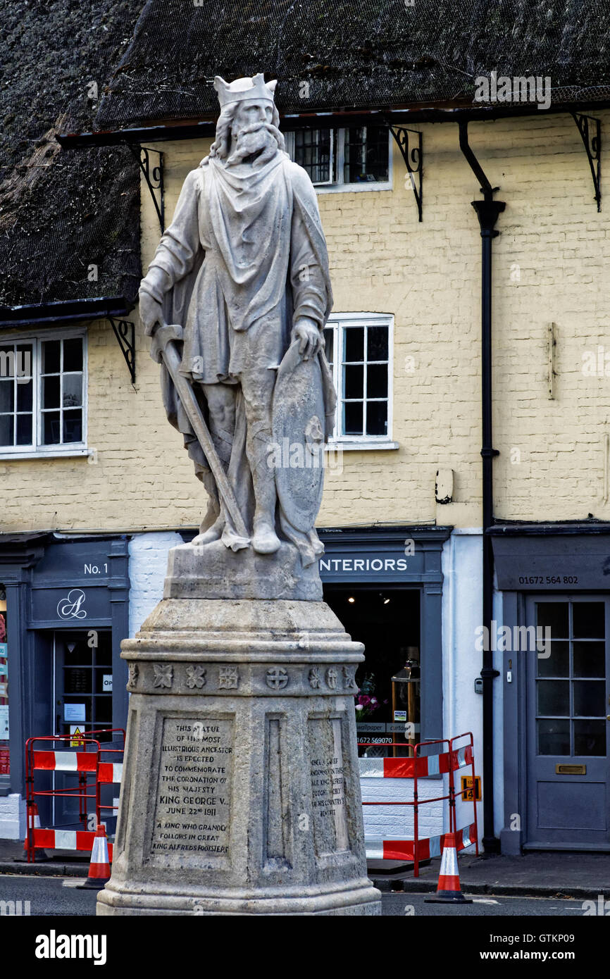King arthur sculpture hi-res stock photography and images - Alamy