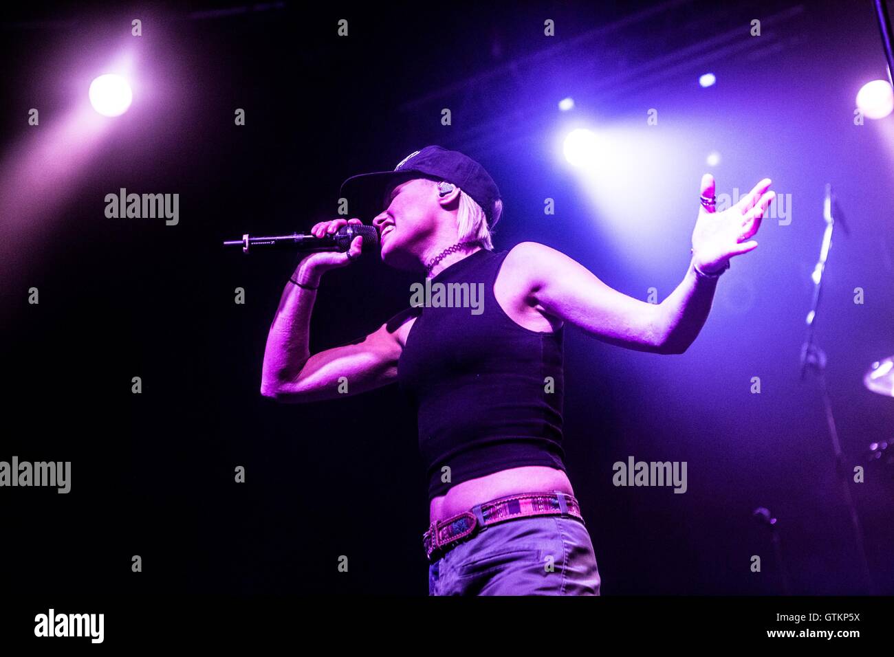 Tonight alive band hi-res stock photography and images - Alamy