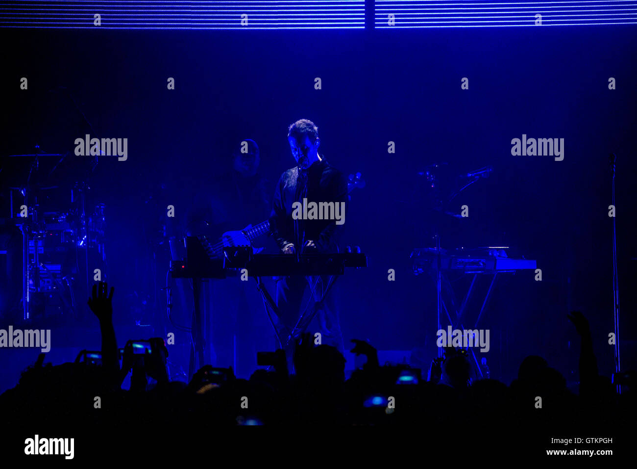 Massive attack band hi-res stock photography and images - Alamy