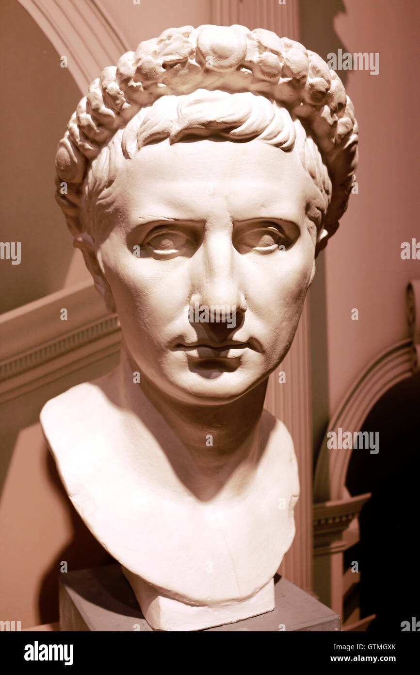 Skulptur: Augustus, Humboldt Universitaet, Berlin Stock Photo - Alamy