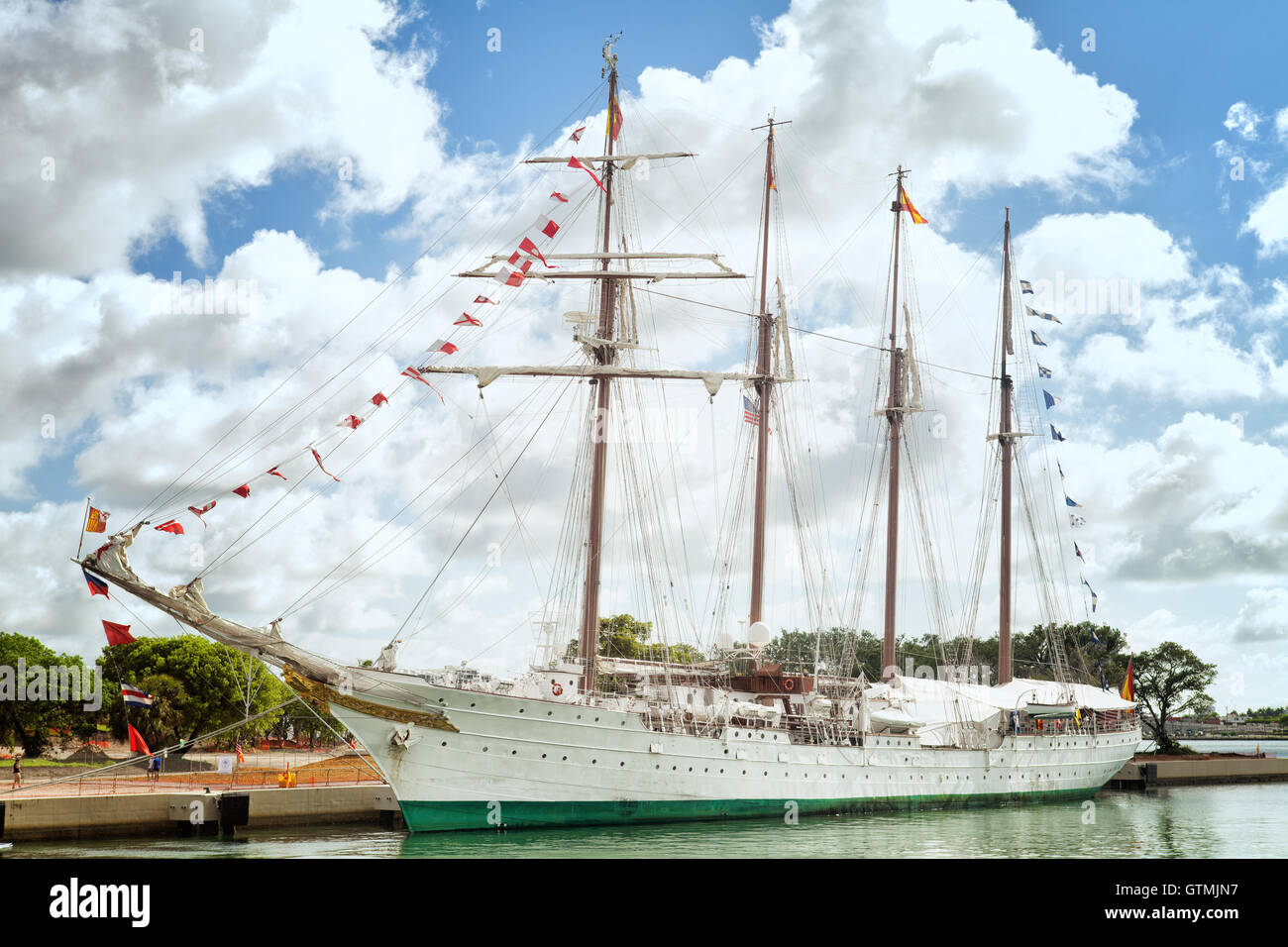 Topgallant sail hi-res stock photography and images - Alamy