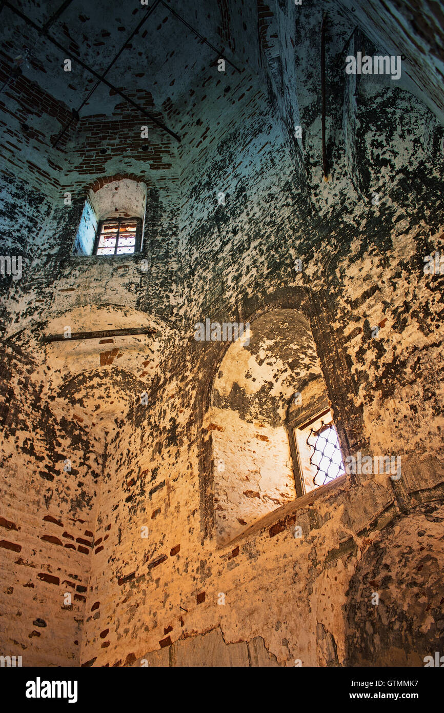 Broken walls ancient church hi-res stock photography and images - Alamy